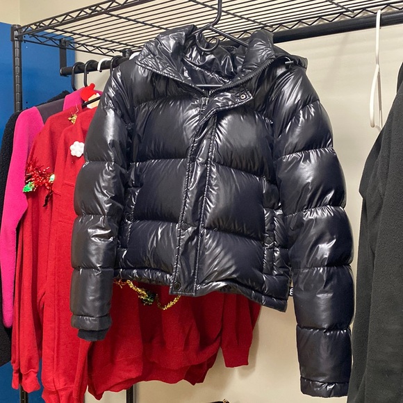Aritzia | Jackets & Coats | Aritzia Super Puff Black Higloss Shorty ...